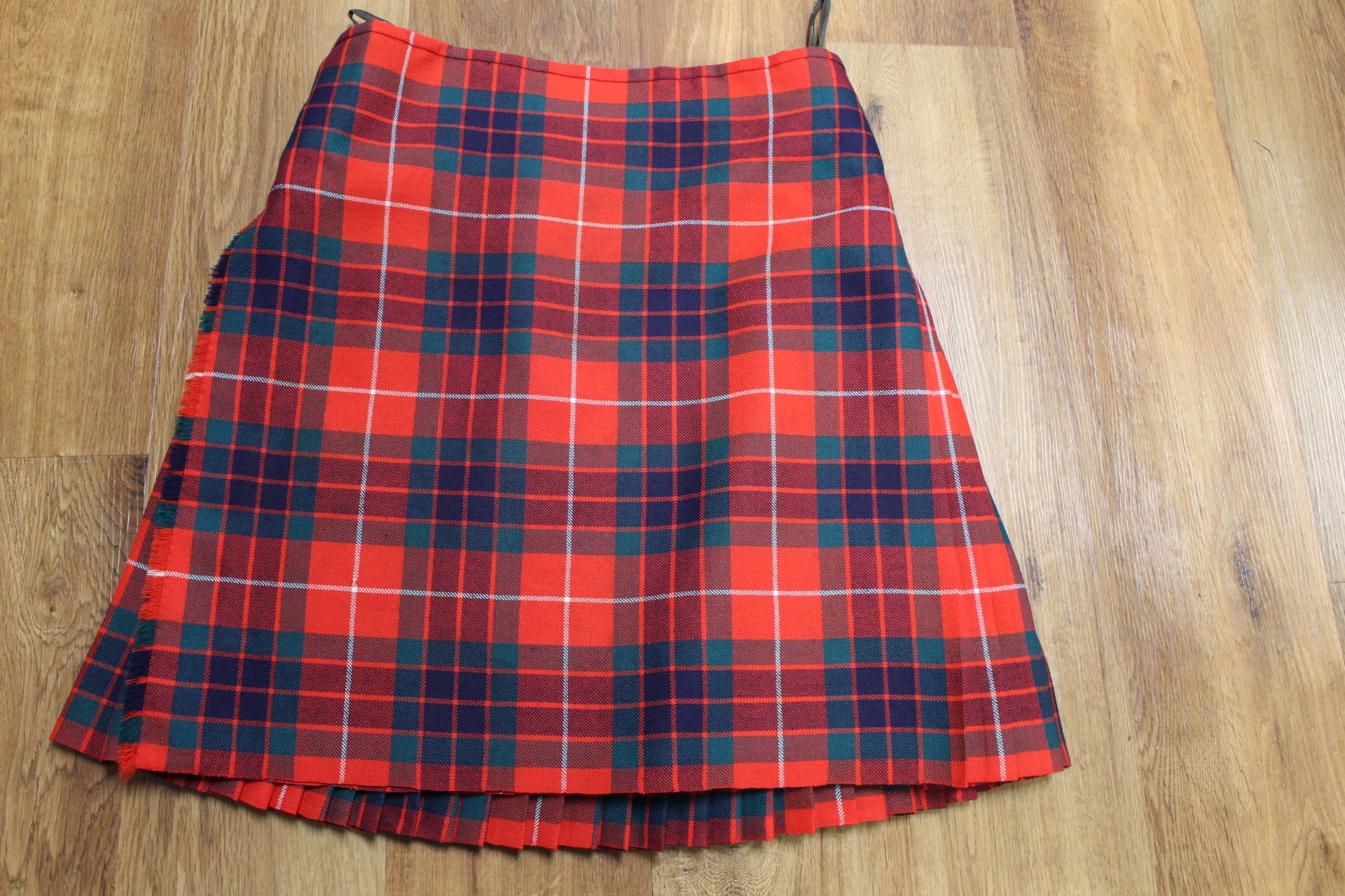 8 yard kilt - Modern Red Fraser tartan – Anderson Kilts